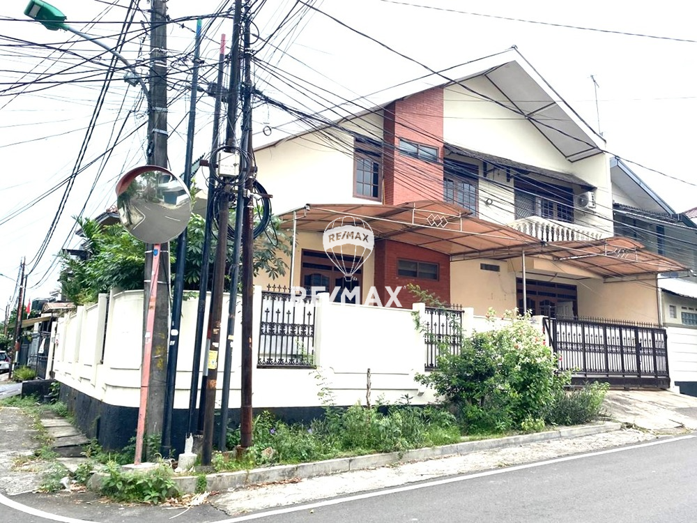 Rumah hoek 2lt luas 230m type 6KT Pondok Kelapa Duren Sawit Jakarta ...