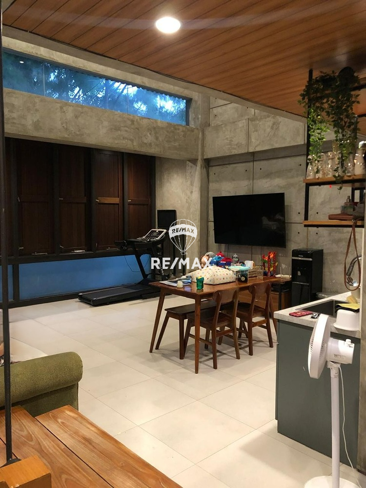 DIJUAL CEPAT RUMAH BERGAYA MODERN INDUSTRIAL DI MENTENG TEBET | RE/MAX ...